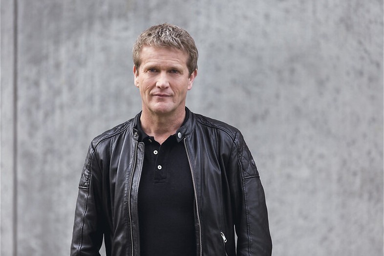 Stegeman op de bres - Miljoenenjacht met Alberto - TVgids.nl