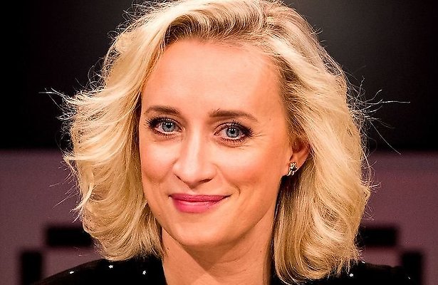 Eva Jinek Deelt Prachtige Zwangerschapsfoto Tvgids Nl
