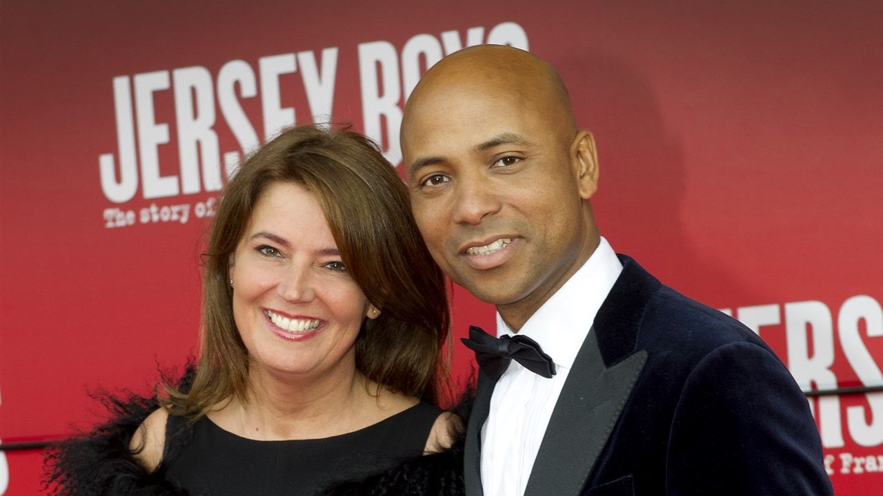 Humberto Tan en partner na dertig jaar uit elkaar - TVgids.nl