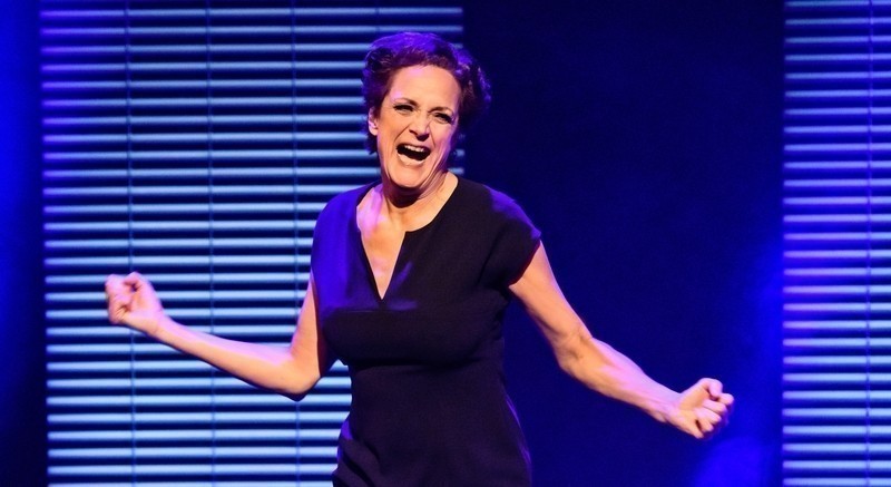 Paradijskleier van Lenette van Dongen in premiere bij SBS6 - TVgids.nl