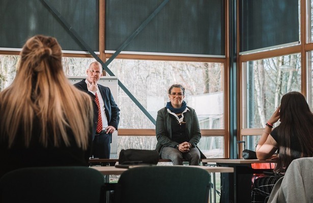 Anouk maakt weer ruzie in nieuwe aflevering Dream School - TVgids.nl