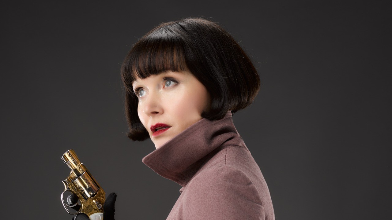 Essie Davis schittert nog één keer als Phryne Fisher in Miss Fisher and ...