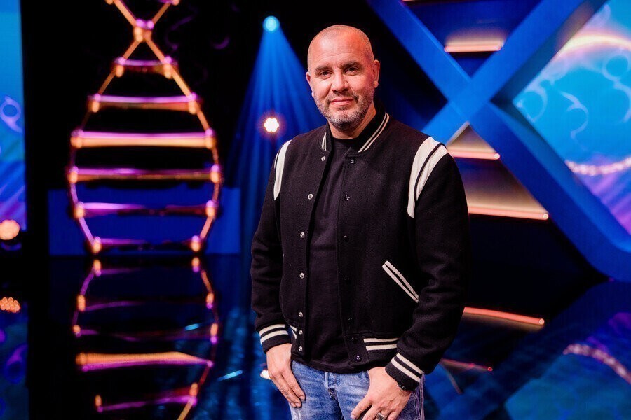 Lukt het Jeroen van Koningsbrugge nu wel om BN'ers goed te raden in DNA ...