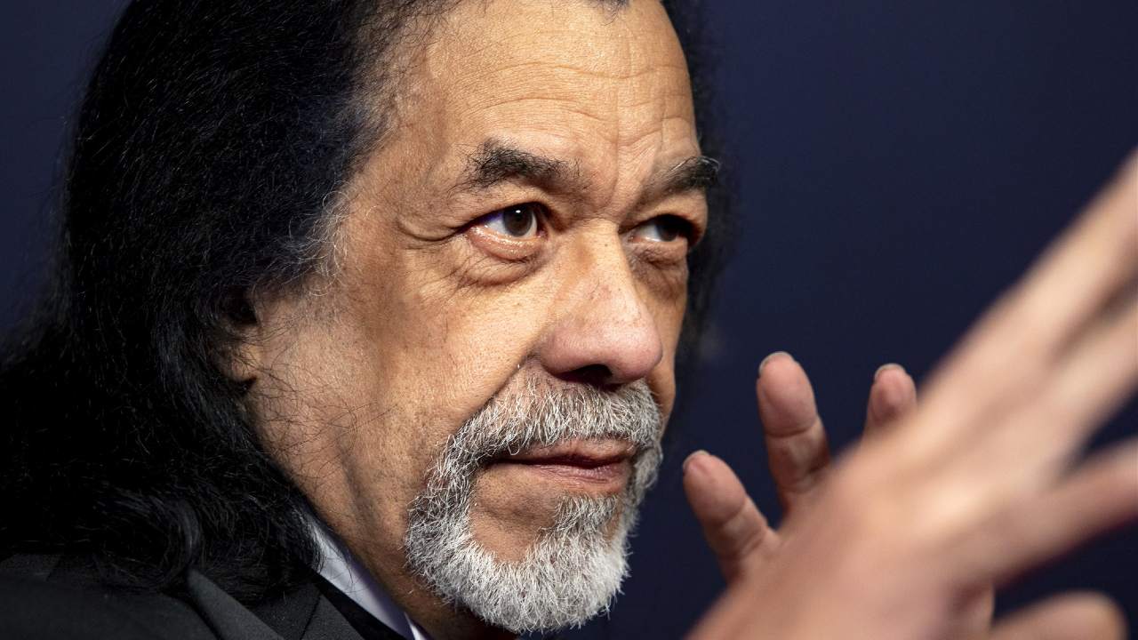 Hypnotiseur Rasti Rostelli krijgt eigen documentaire op Videoland ...