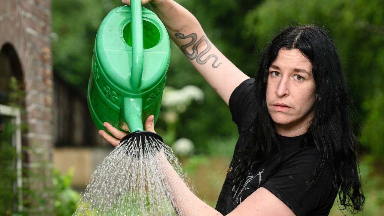 Paul de Leeuw en Israel van Dorsten te zien in Boerderij Van Dorst ...