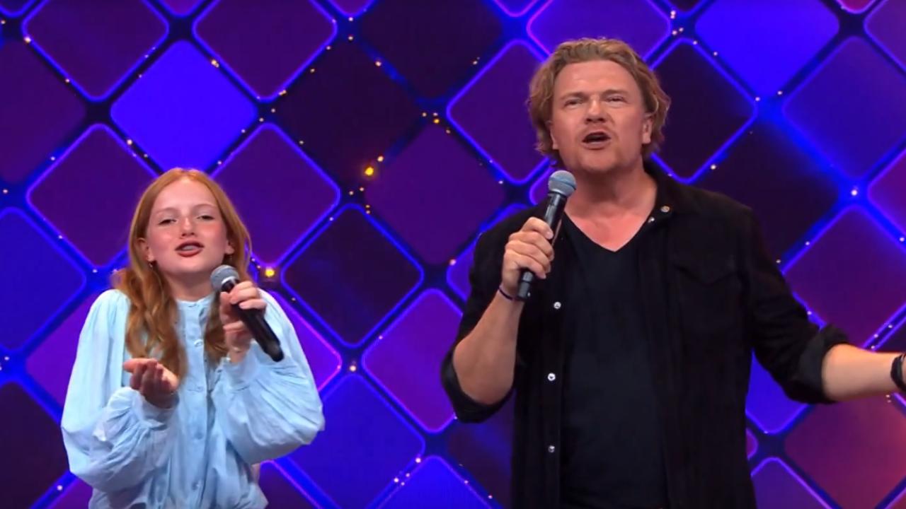 Bastiaan Ragas en dochter Cato verrassen met duet in DNA Singers ...