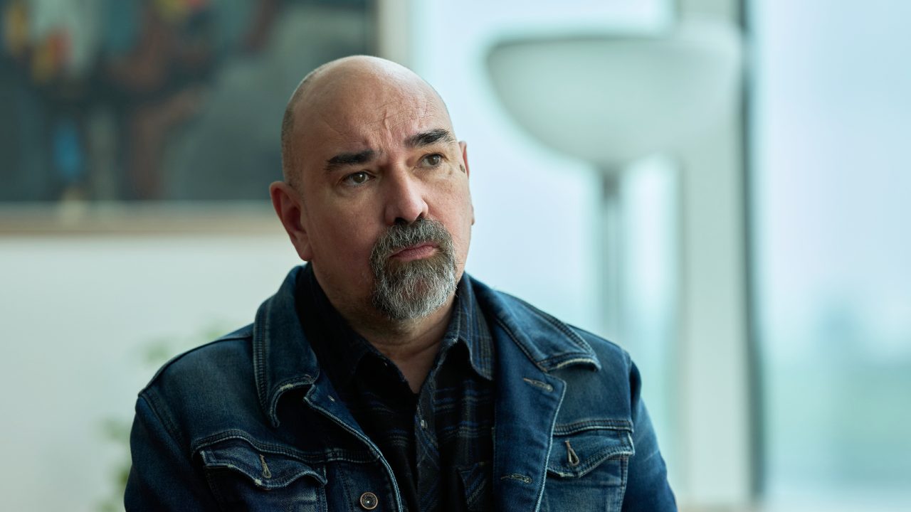 Cees Geel heeft het zowel op werk- als privévlak zwaar te verduren in ...