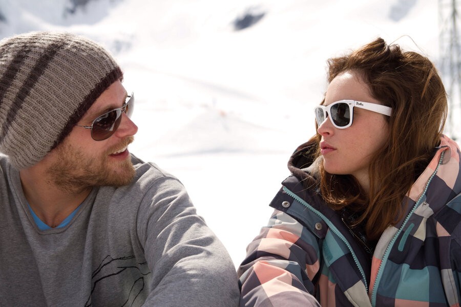 Snowboarden met Felicity Jones in Chalet Girl - TVgids.nl