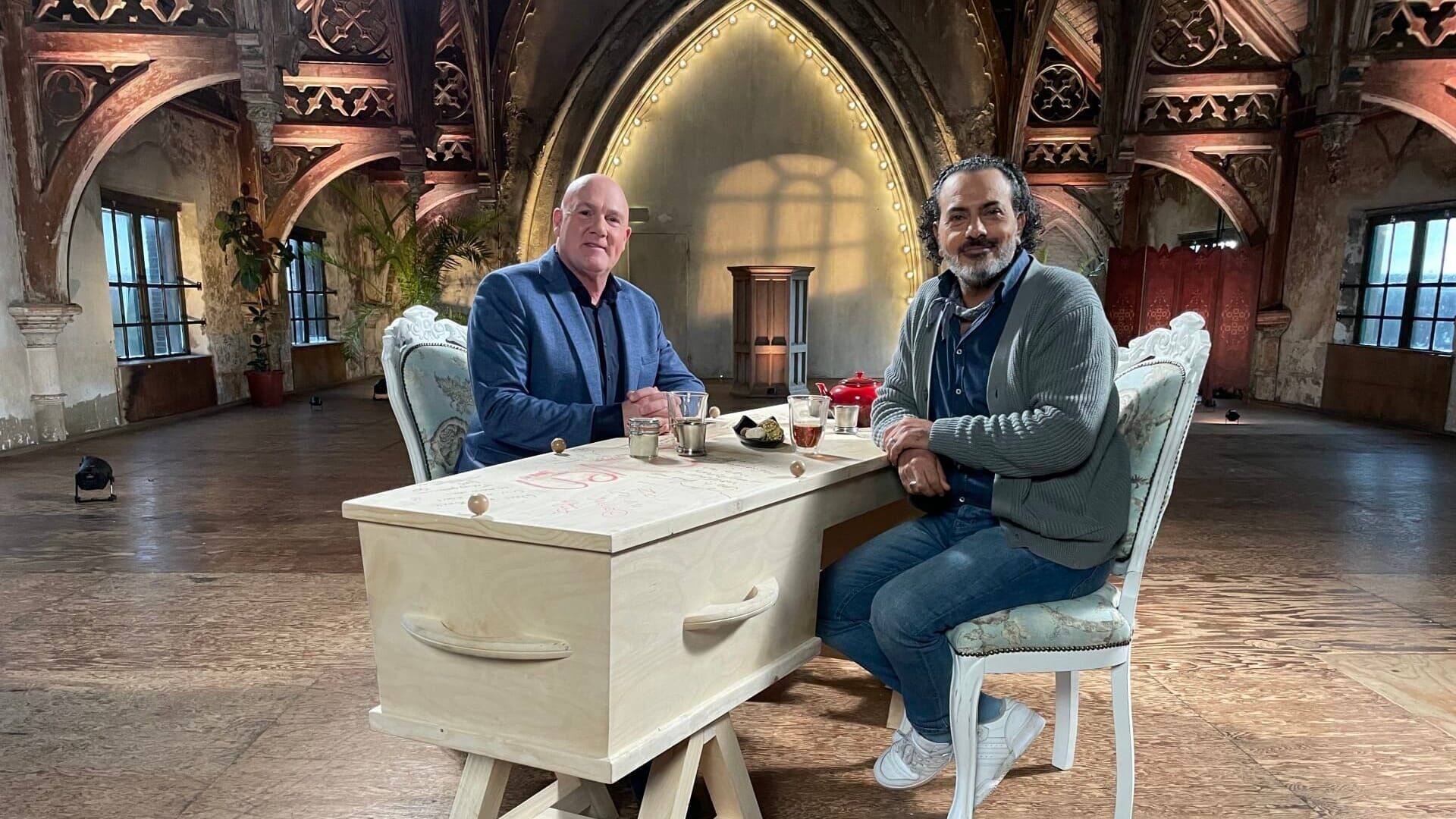 Kefah Allush ontvangt André Kuipers in een nieuw seizoen van De Kist ...