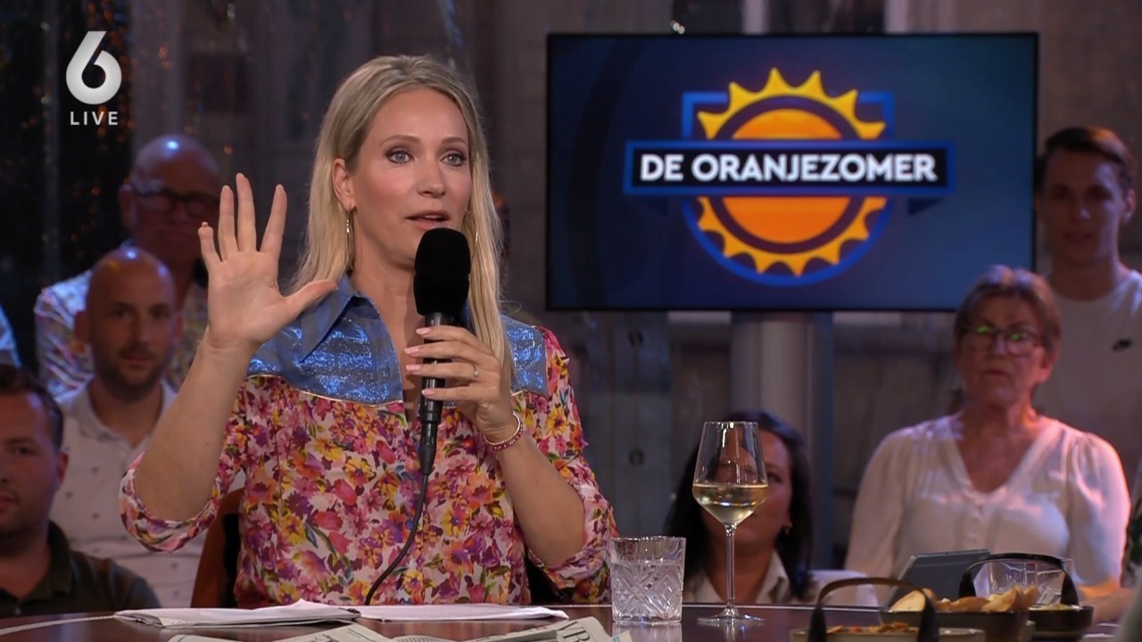 Hélène Hendriks toont halve vinger in De Oranjezomer - TVgids.nl