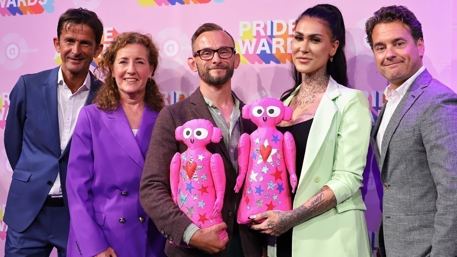 YouTuber Jessie Maya wint eerste Pride Award - TVgids.nl