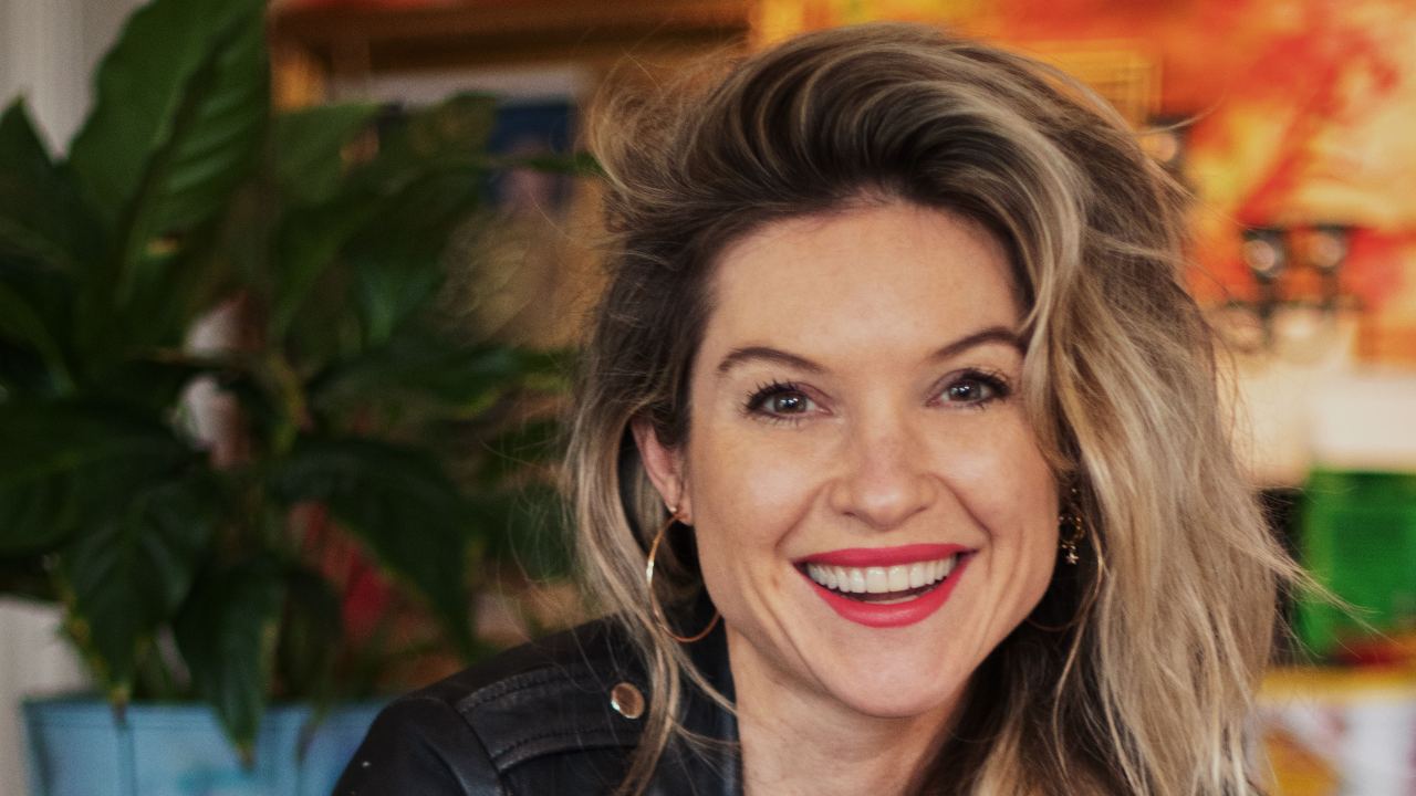 Lauren Verster in nieuwe reeks Lauren! op bezoek bij 'wietnonnen ...