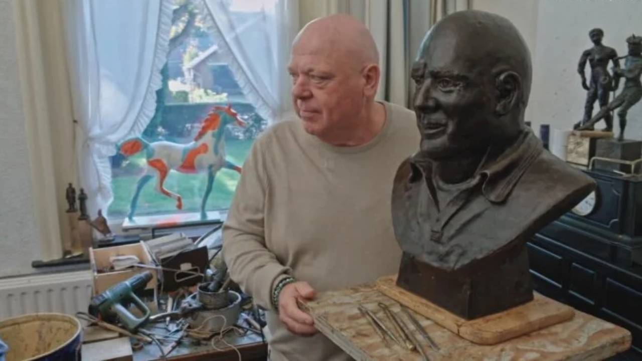 Peter Gillis kan eindelijk zijn standbeeld onthullen in Massa is Kassa ...