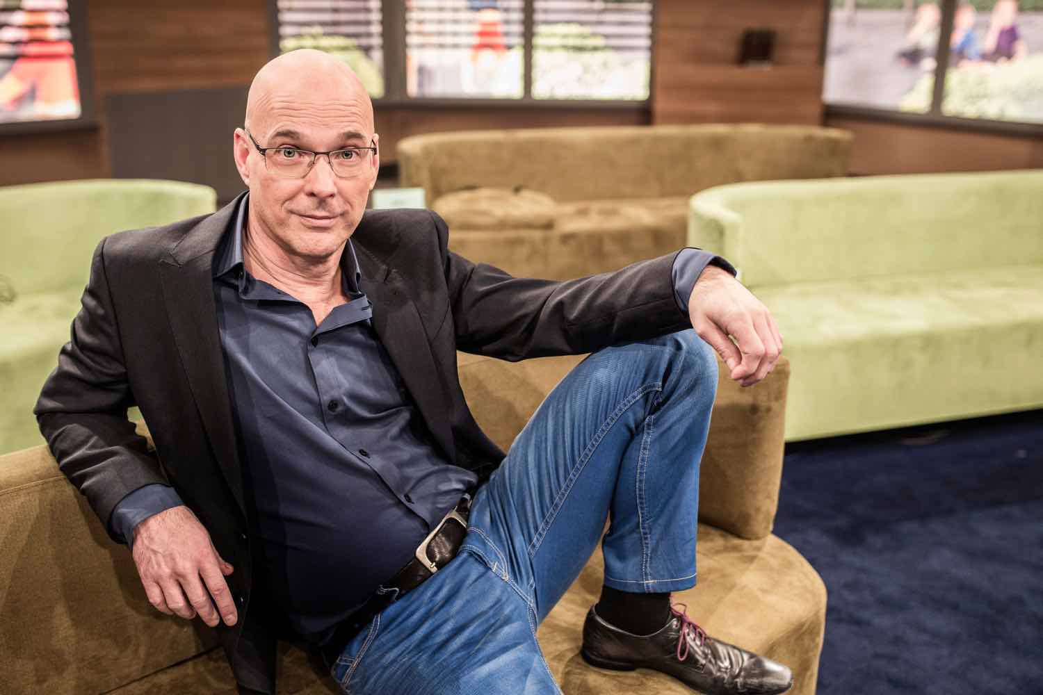 Rob Kamphues in Ecuador gered door KLM - TVgids.nl