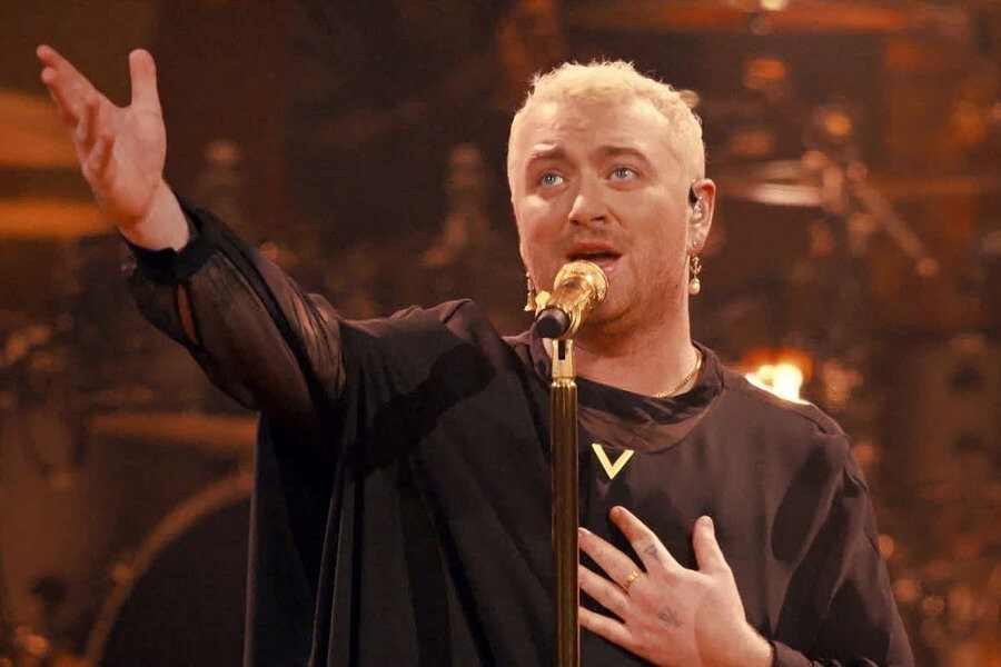 Sam Smith zingt met een groot orkest bekende hits en nieuwe nummers ...