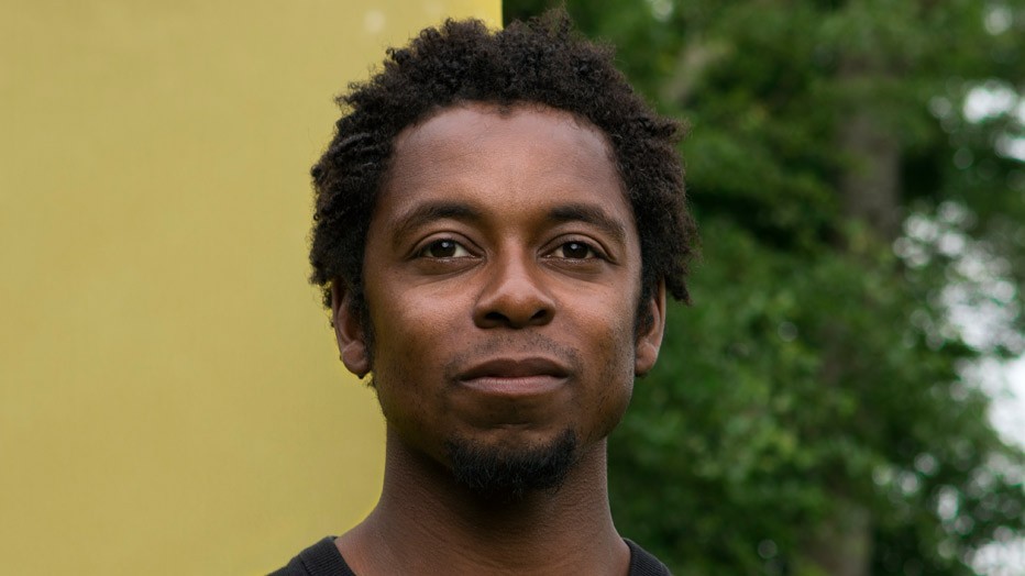 Rapper Typhoon verloofd met vriendin Marie - TVgids.nl