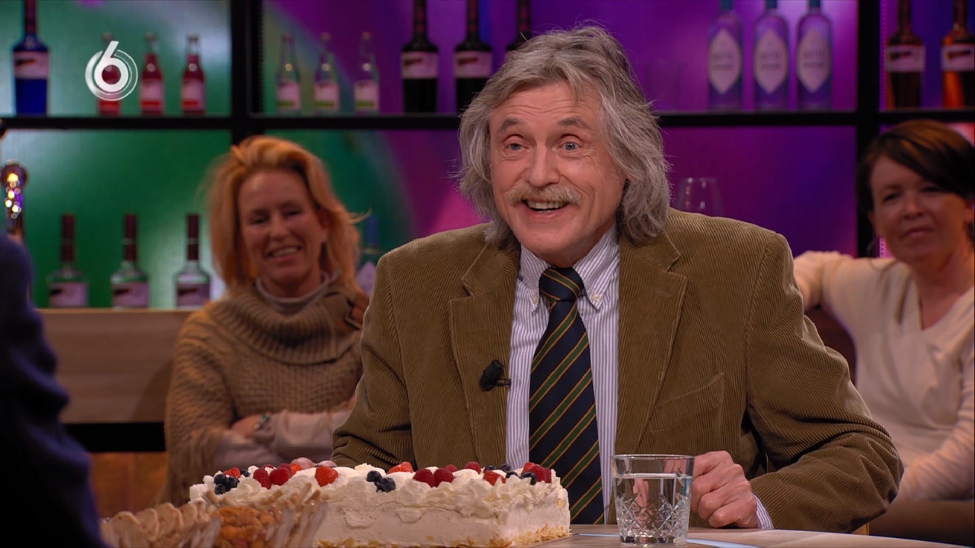 Jarige Johan Derksen verrast bij VI Vandaag - TVgids.nl