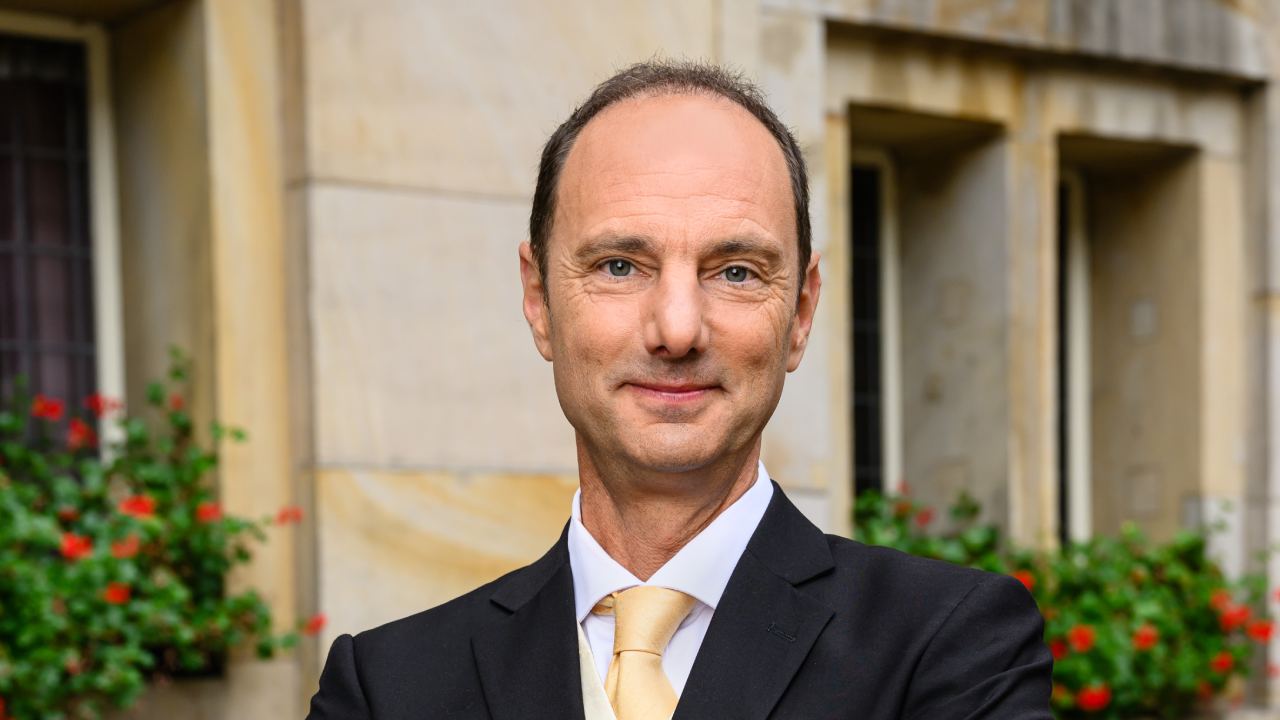 Thomas van Luyn blikt vooruit op Hotel Hollandia: 'Wat theatraler dan ...