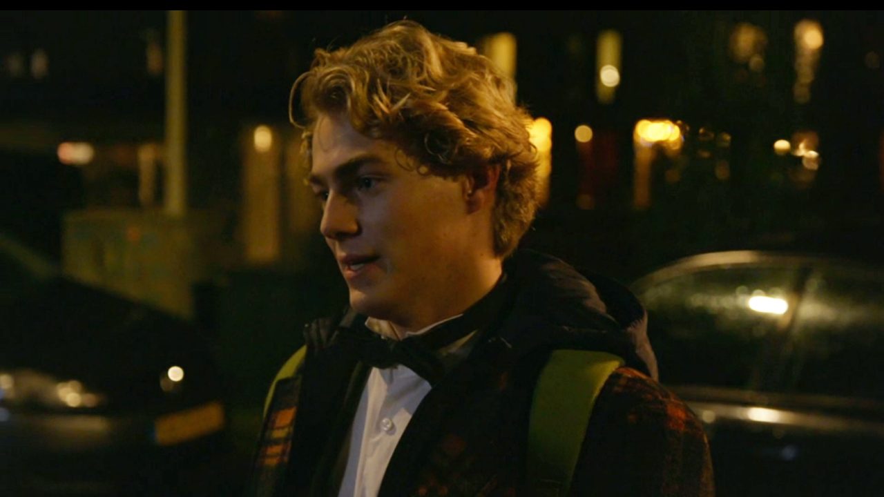 Steef moet een nachtje doorbrengen in de gevangenis in GTST - TVgids.nl