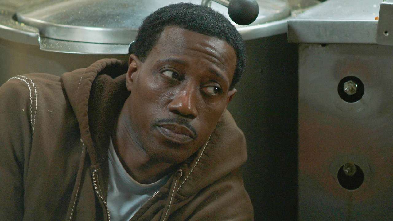 Wesley Snipes vermoordt de verkeerde in The Contractor - TVgids.nl