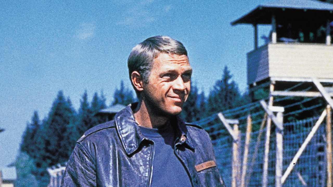 Steve McQueen wil ontsnappen in The Great Escape - TVgids.nl