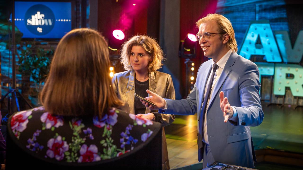 De TV van gisteren: Jan-Jaap van der Wal voorzichtig uit de startblokken met Voor de Show ...