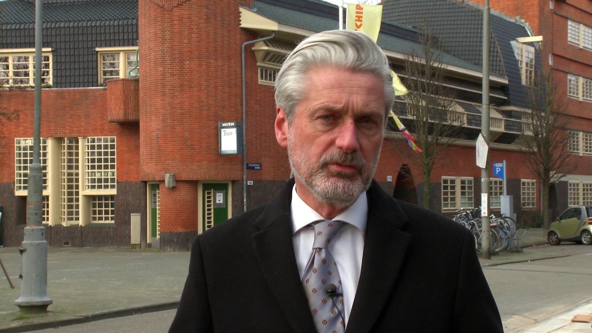 Paul Rem brengt een bezoekje aan Amsterdam in slot Nederlandse ...