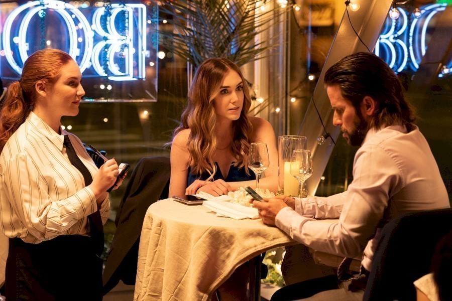 English Estate (Film, Romantiek, 2022) kijken - TVgids.nl