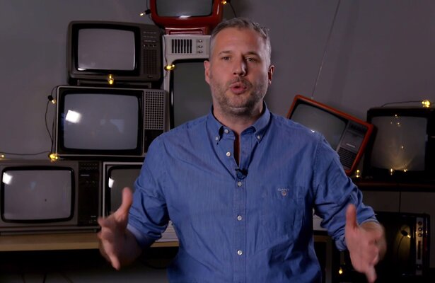 Tijl Beckand zoekt tv-kijkers voor eindejaarsquiz - TVgids.nl