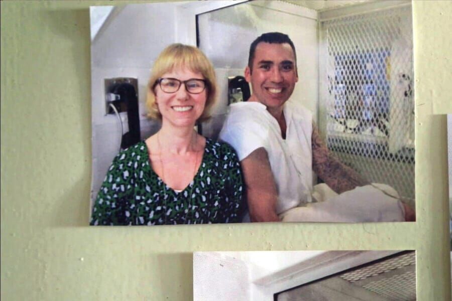 Hoe is het om een relatie te hebben met een death row-gevangene? - TVgids.nl