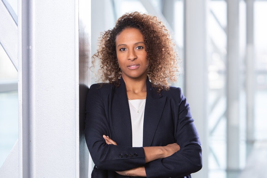 Astrid Sy legt de voorspellingen van Chriet Titulaer onder de loep in ...