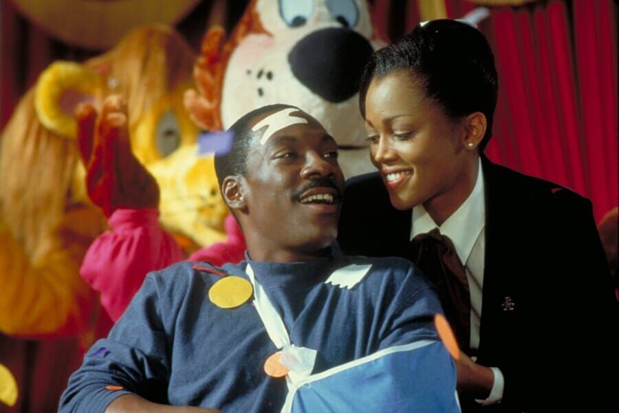 Eddie Murphy moet boeven zien te vangen in een pretpark in Beverly ...