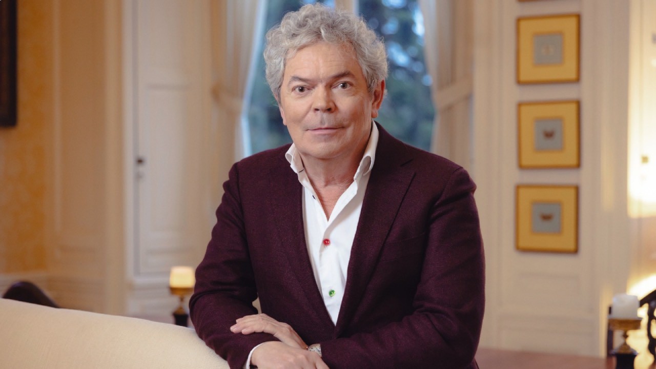 Coen Verbraak keert terug op televisie met In de beste families - TVgids.nl