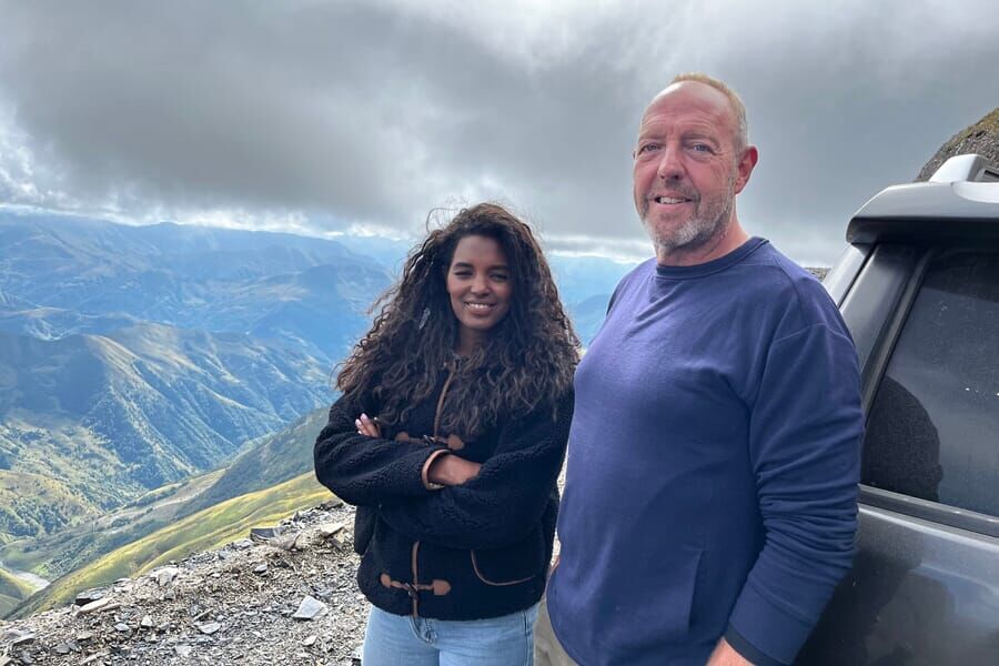 Sosha Duysker en Harry Piekema trotseren gevaarlijke wegen - TVgids.nl