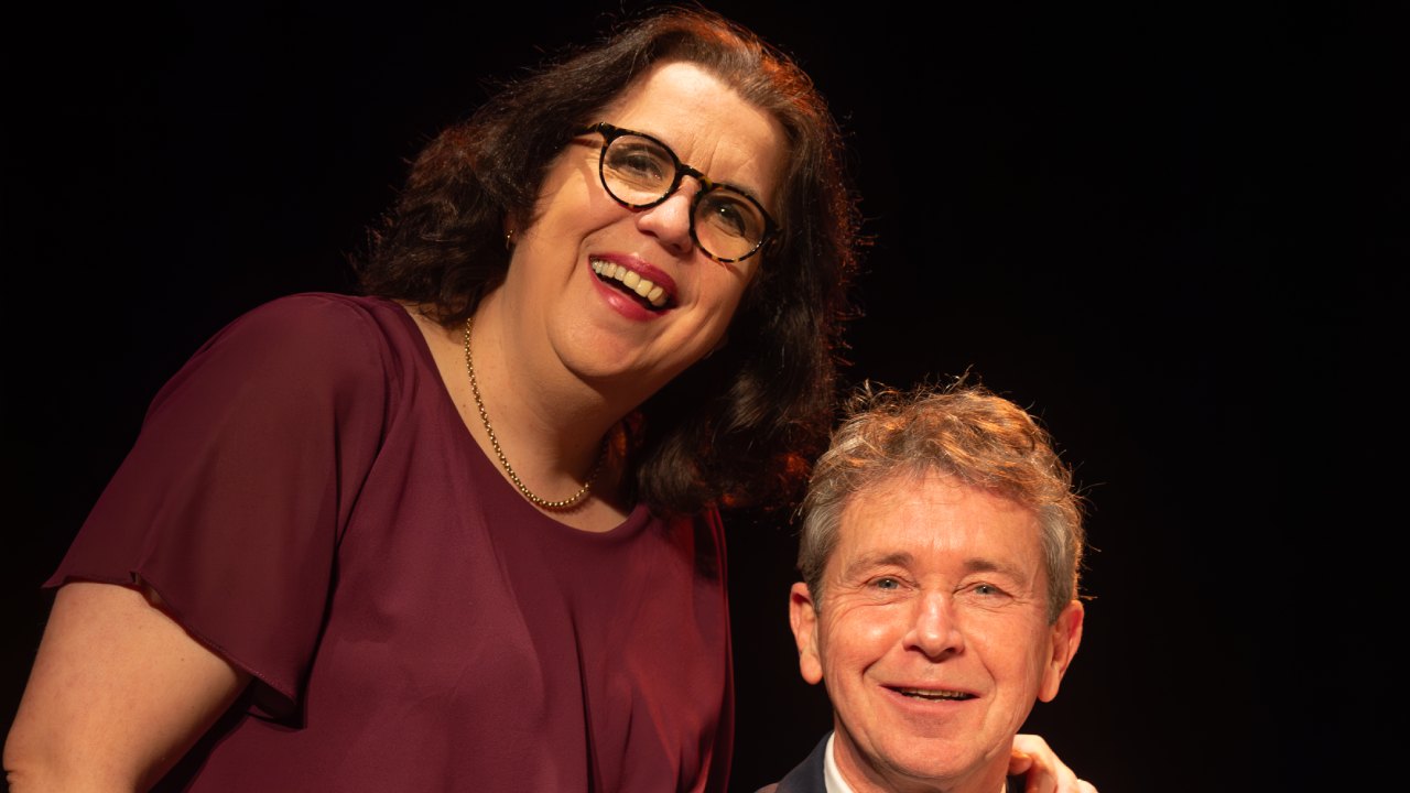 Francis van Broekhuizen sluit samen met Gregor Bak het Opium op Oerol ...