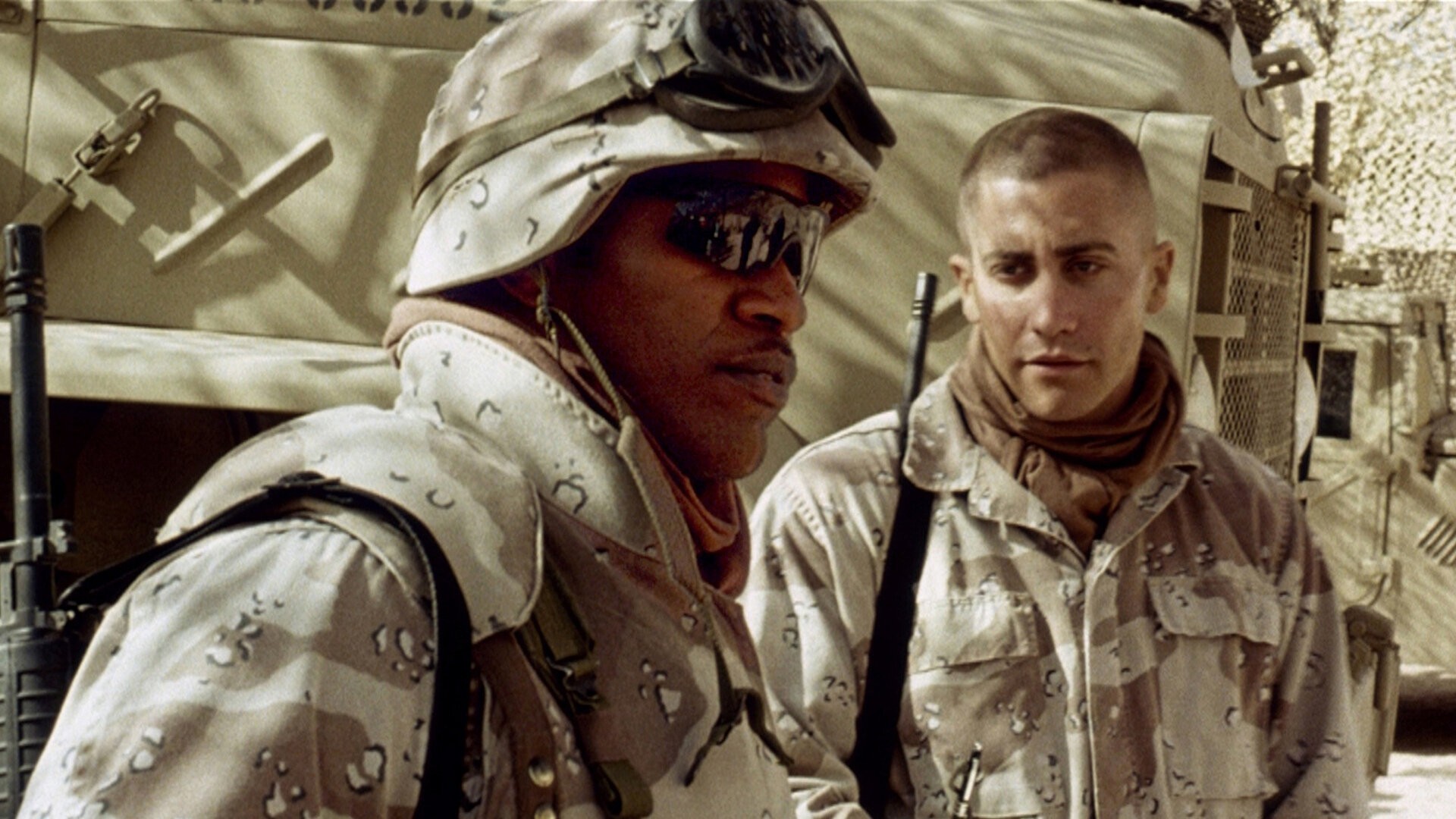 Jake Gyllenhaal verveelt zich in oorlogsfilm Jarhead - TVgids.nl