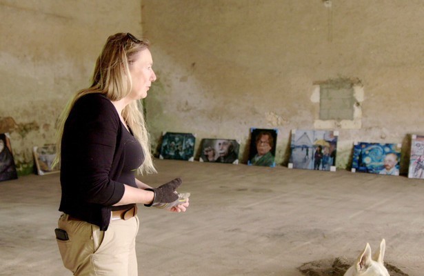 Emmy Postma bereidt zich voor op haar eerste grote expositie in ...