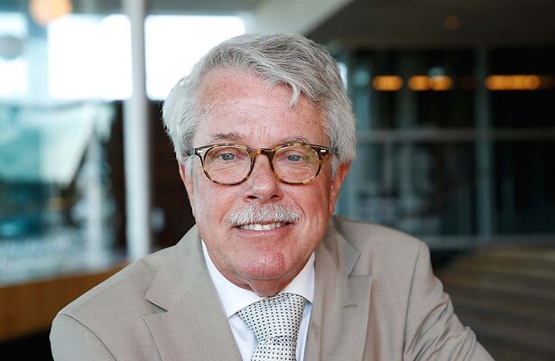 Vrouw van televisierechter Mr. Frank Visser overleden - TVgids.nl