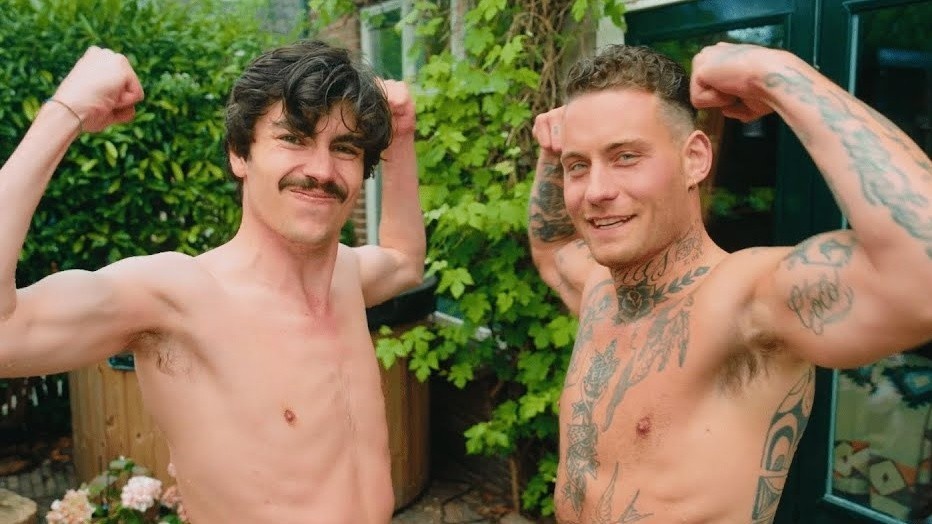 Video: Douwe Bob naakt in laatste Sophie & Jeroen - TVgids.nl