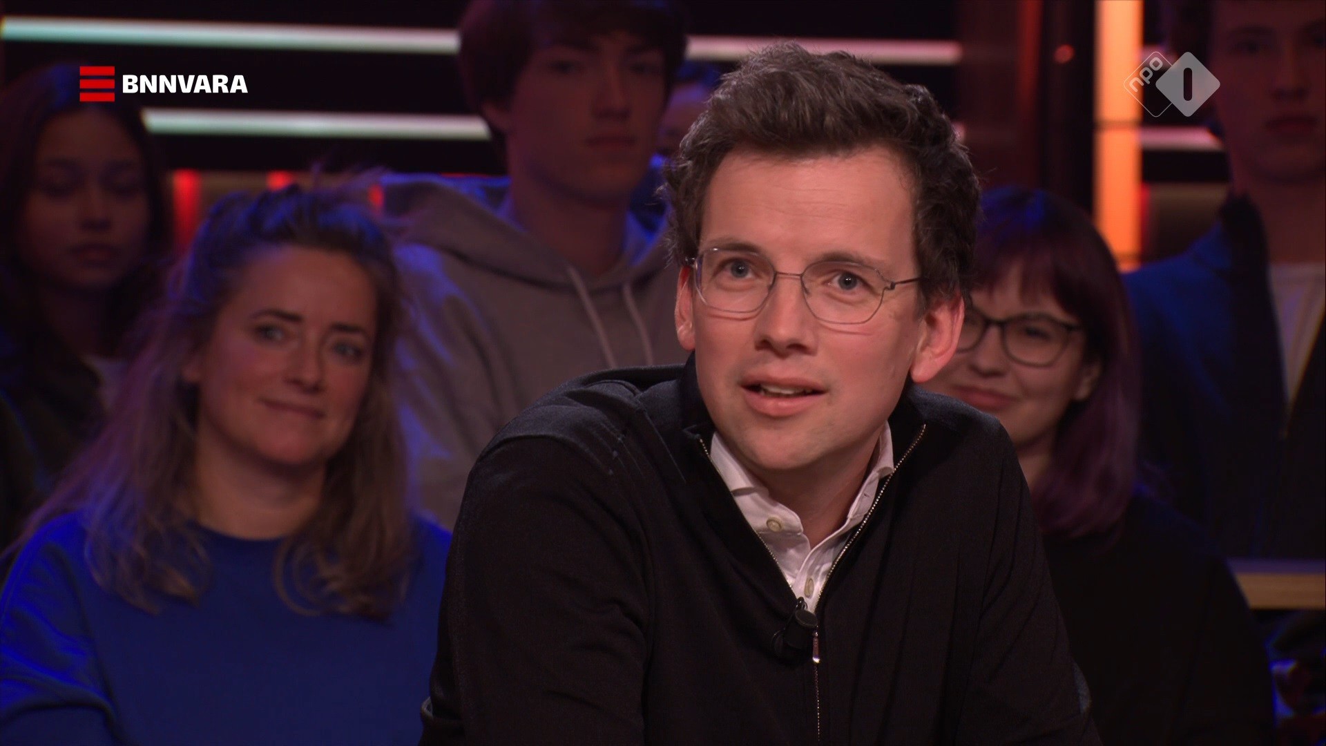 Pieter Derks verzorgt oudejaarsconference 2024 - TVgids.nl