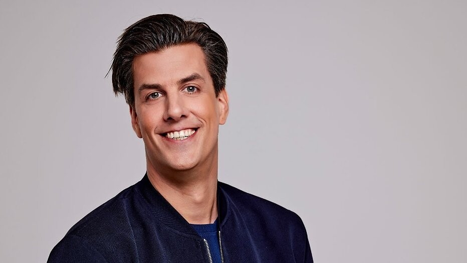 Rob Kemps stelt levensvragen aan o.a. André van Duin in De 10 Vragen - TVgids.nl