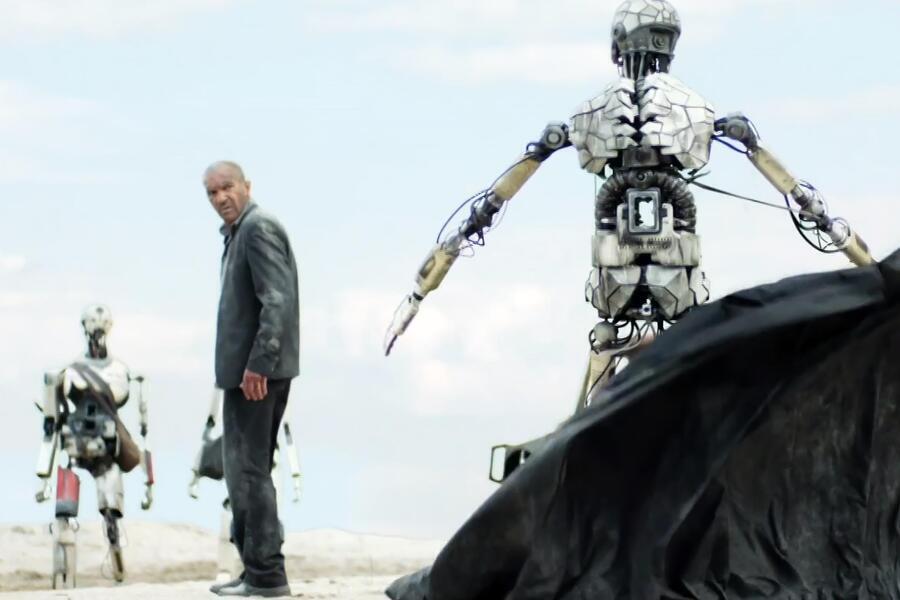 Antonio Banderas en de robots in Automata - TVgids.nl
