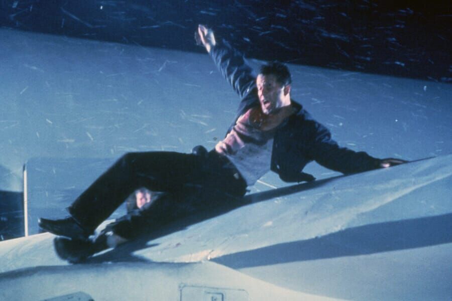 Bruce Willis beleeft weer heel wat avonturen in Die Hard 2 - TVgids.nl