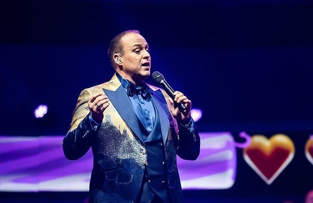 Fans kunnen op NPO 1 genieten van het concert van Frans Bauer: 'Ahoy is ...