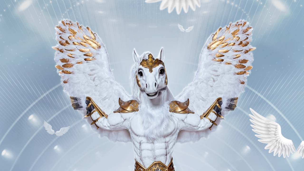 Welke BN'er gaat er schuil in het pak van De Pegasus in The Masked Singer 2024? - TVgids.nl