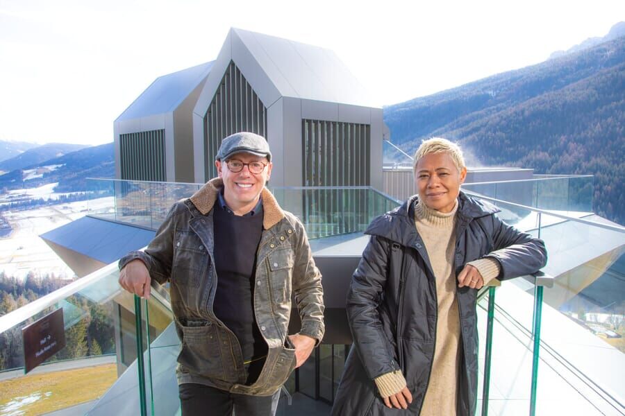 Rob Rinder en Monica Galetti genieten van de Dolomieten in ...