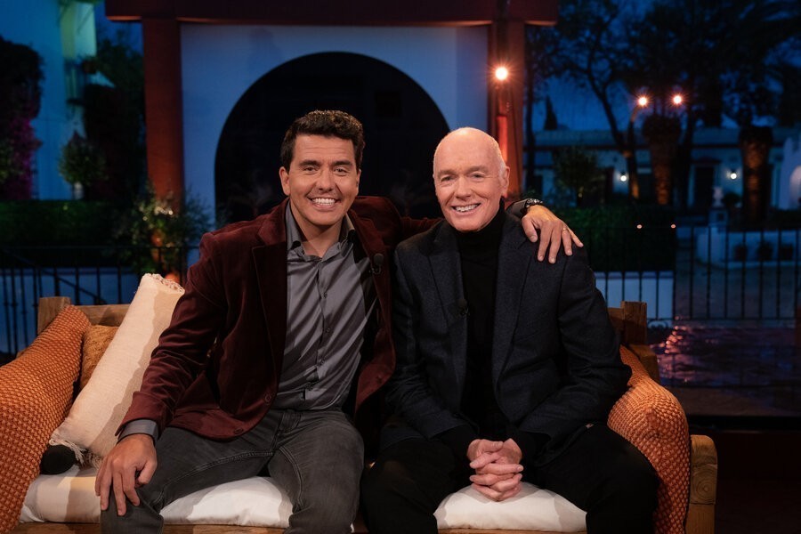 Ferdi Bolland in de spotlights in Beste Zangers - TVgids.nl