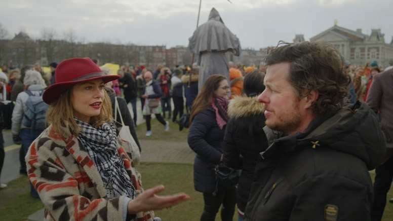 Complotdenkers strijden voor ander beleid - TVgids.nl