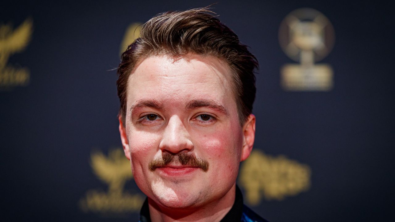 Bram Krikke brengt hilarische ode aan zijn favoriete fragment uit B&B ...