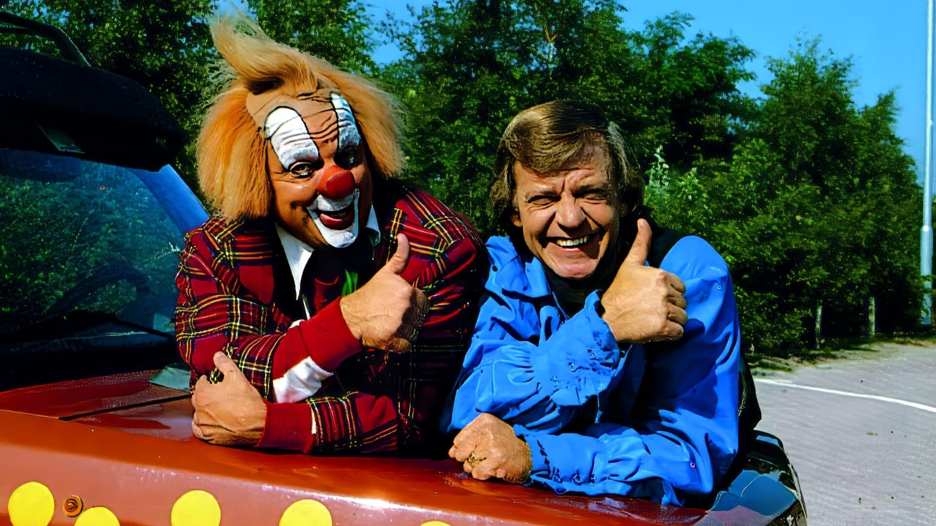 Jeugdhelden Bas en Aad van Toor blikken terug in Bassie & Adriaan - Een Schat aan Herinneringen ...